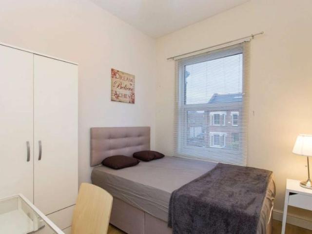 4 Bedroom Shared Living/roommate London London 101837080