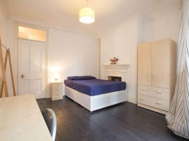 4 Bedroom Shared Living/roommate London London 101837159