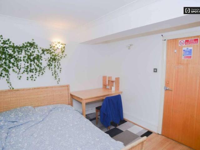 4 Bedroom Shared Living/roommate London London 101838764