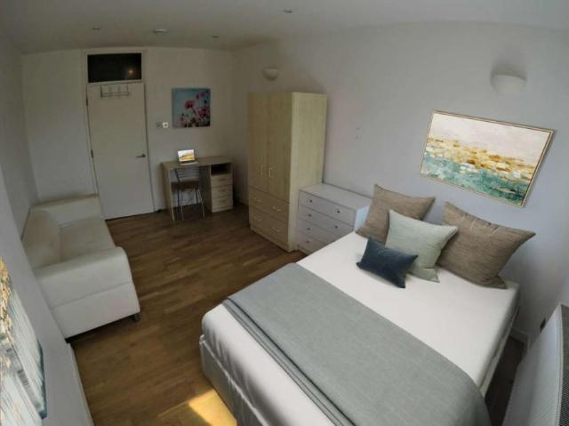 4 Bedroom Shared Living/roommate London London 101839098