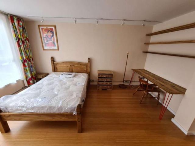 4 Bedroom Shared Living/roommate London London 101839723