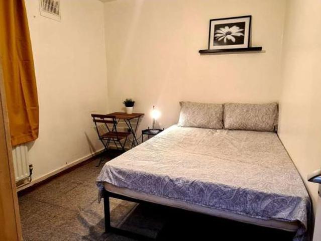 4 Bedroom Shared Living/roommate London London 101844283