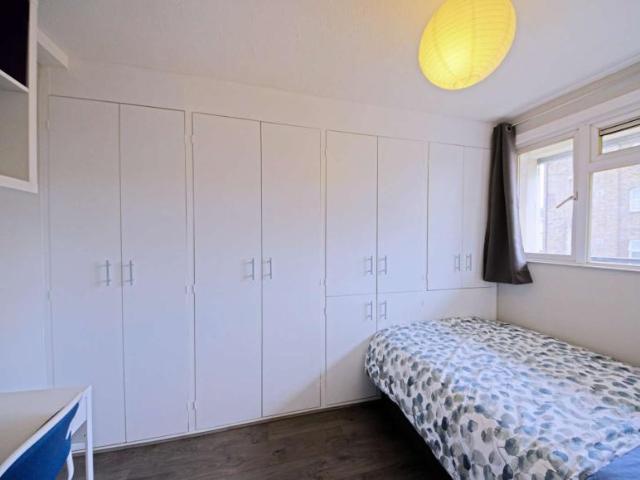 4 Bedroom Shared Living/roommate London London 101846330