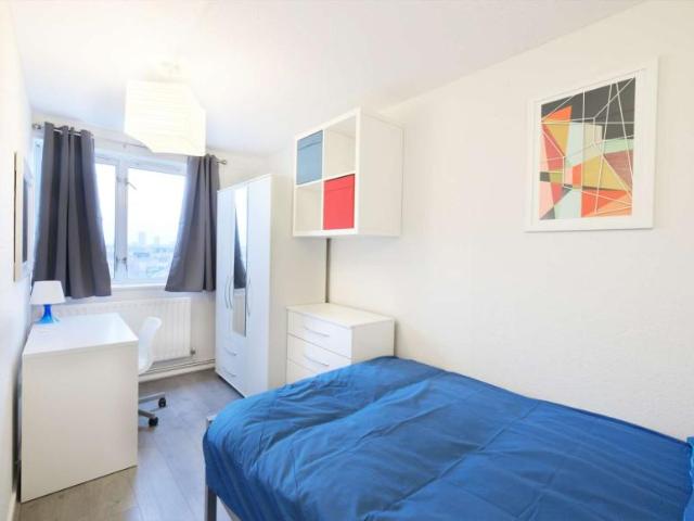 4 Bedroom Shared Living/roommate London London 101846499