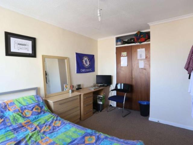4 Bedroom Shared Living/roommate London London 101846832