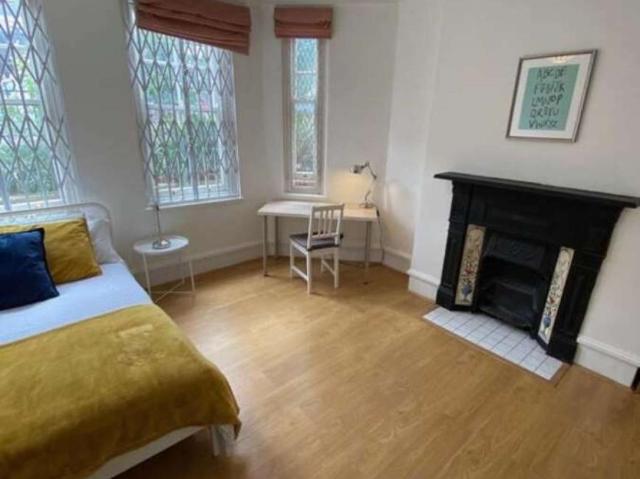 4 Bedroom Shared Living/roommate London London 101847030