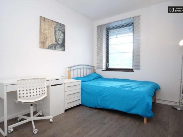 4 Bedroom Shared Living/roommate London London 101847992
