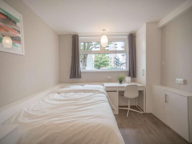 4 Bedroom Shared Living/roommate London London 101848001