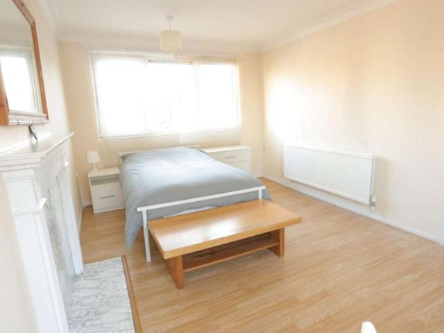 4 Bedroom Shared Living/roommate London London 101848135
