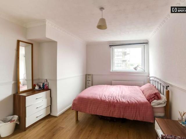 4 Bedroom Shared Living/roommate London London 101848181