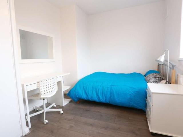 4 Bedroom Shared Living/roommate London London 101848239