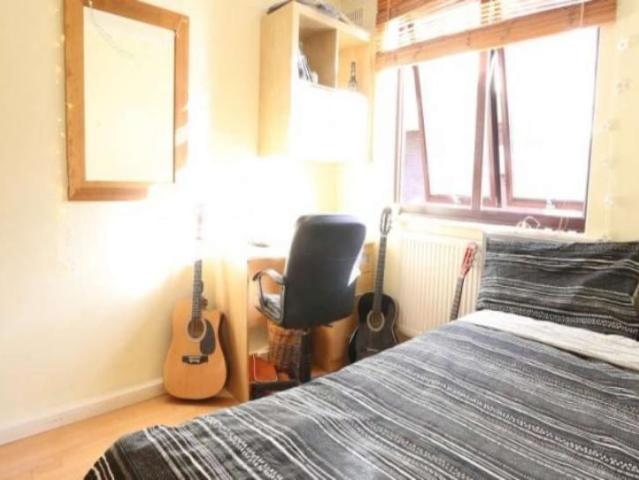 4 Bedroom Shared Living/roommate London London 101849009