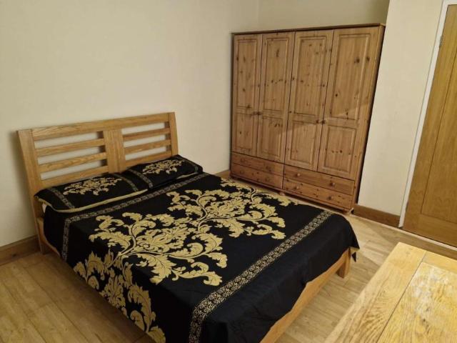 4 Bedroom Shared Living/roommate London London 101849106