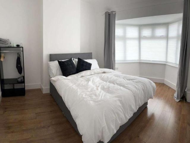 4 Bedroom Shared Living/roommate London London 101840623