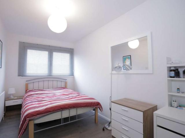 4 Bedroom Shared Living/roommate London London 101843521