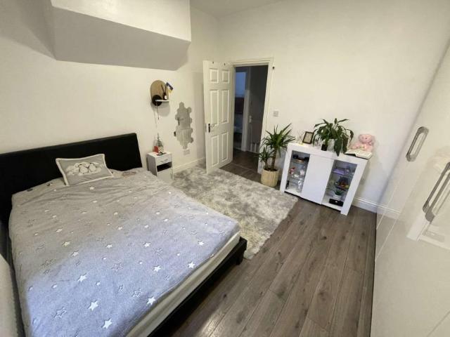 4 Bedroom Shared Living/roommate London London 101854290