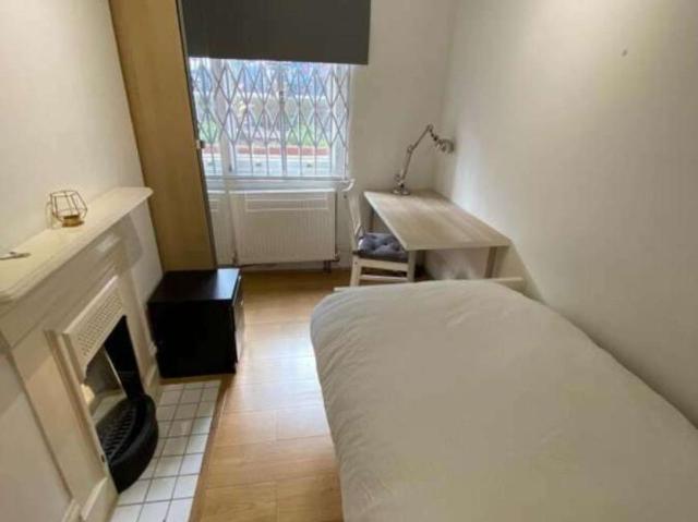 4 Bedroom Shared Living/roommate London London 101854377