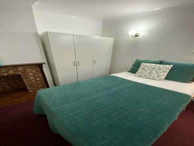4 Bedroom Shared Living/roommate London London 101854692