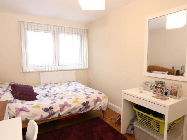 4 Bedroom Shared Living/roommate London London 101854814