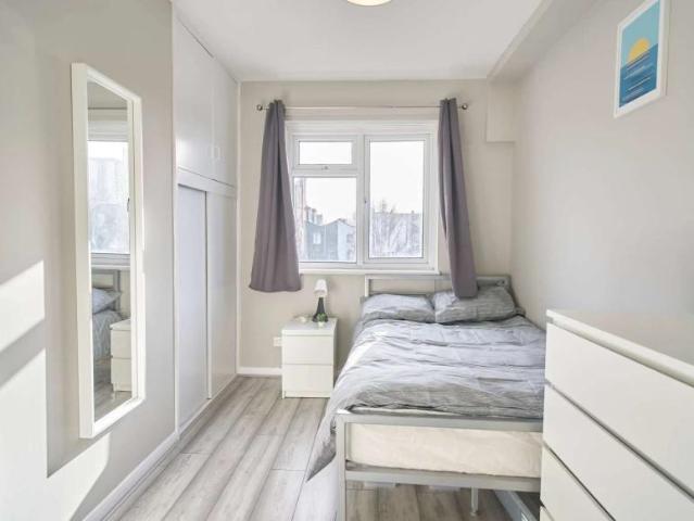 4 Bedroom Shared Living/roommate London London 101854829
