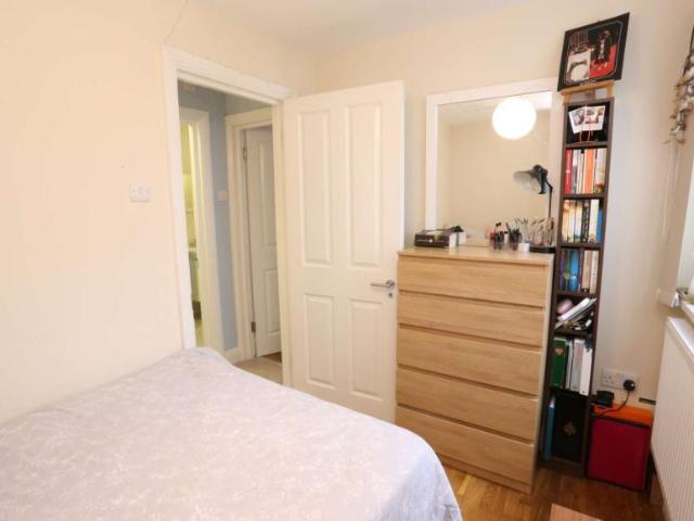 4 Bedroom Shared Living/roommate London London 101854875