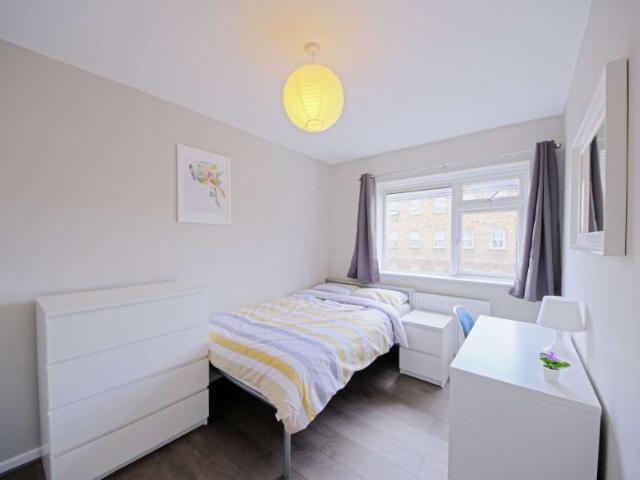 4 Bedroom Shared Living/roommate London London 101855134