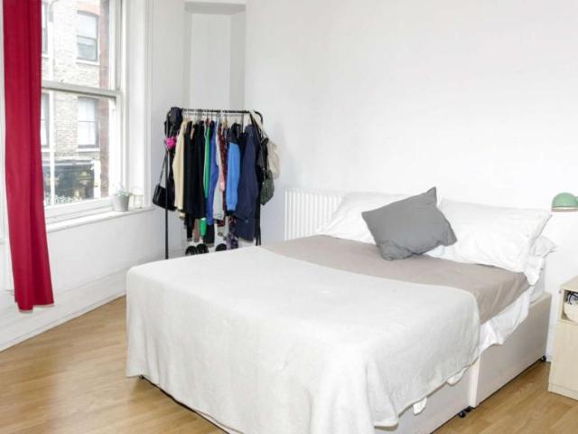 4 Bedroom Shared Living/roommate London London 101855158