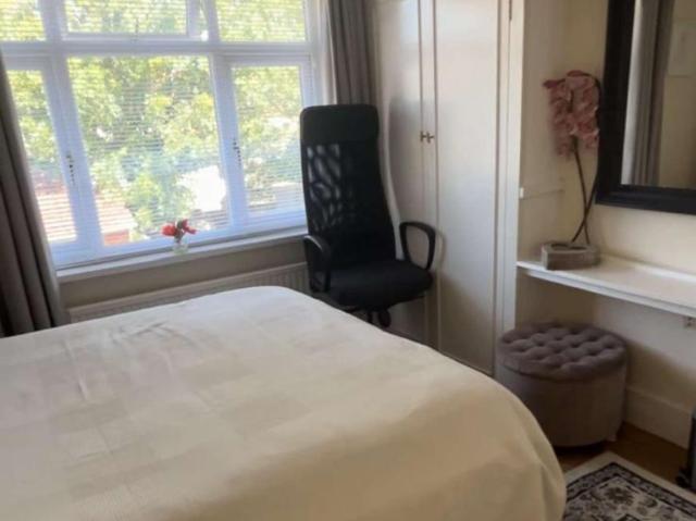 4 Bedroom Shared Living/roommate London London 101850629