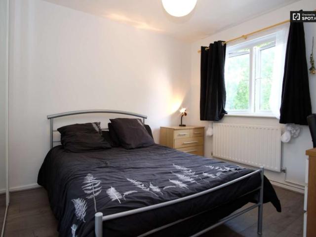 4 Bedroom Shared Living/roommate London London 101850772