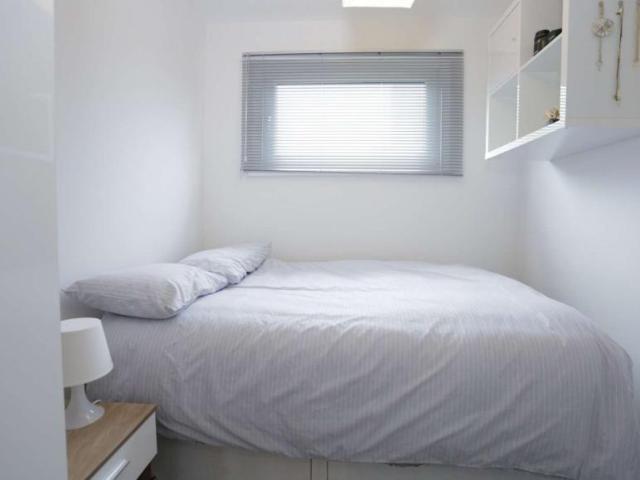 4 Bedroom Shared Living/roommate London London 101850889