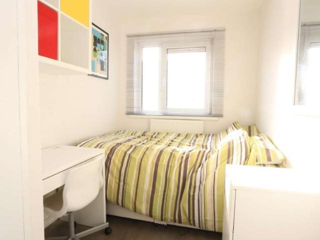4 Bedroom Shared Living/roommate London London 101851377
