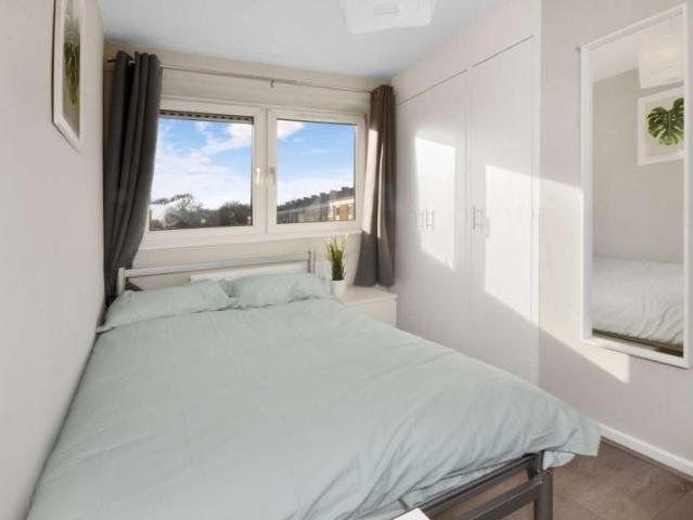 4 Bedroom Shared Living/roommate London London 101851396