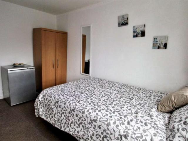 4 Bedroom Shared Living/roommate London London 101852551