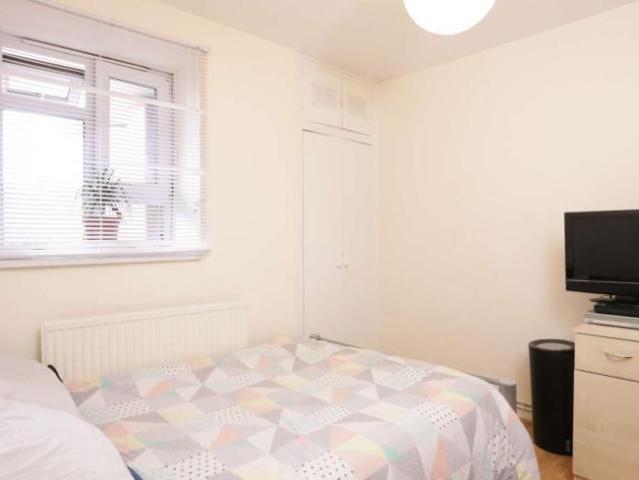 4 Bedroom Shared Living/roommate London London 101852950