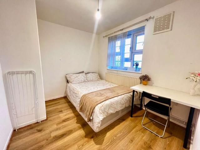 4 Bedroom Shared Living/roommate London London 101853142