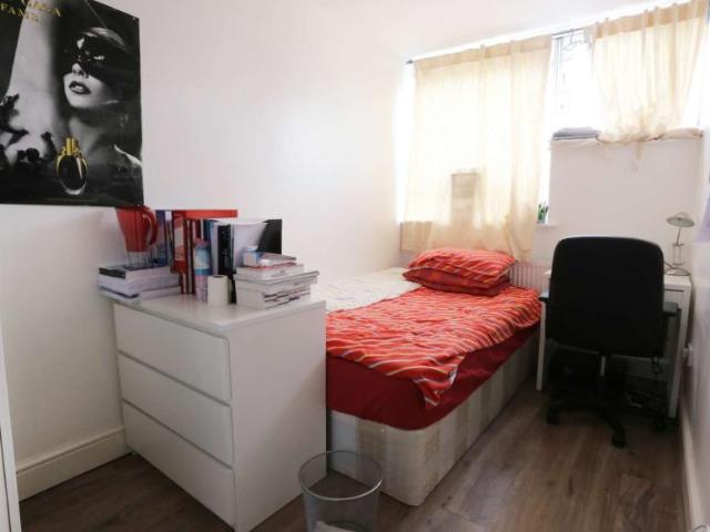 4 Bedroom Shared Living/roommate London London 101853304