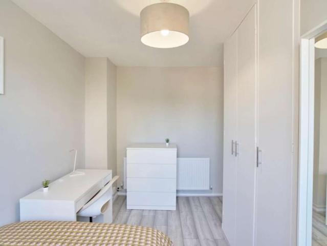4 Bedroom Shared Living/roommate London London 101853322
