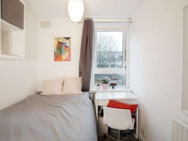 4 Bedroom Shared Living/roommate London London 101853361