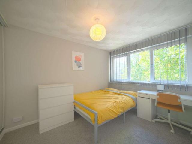 4 Bedroom Shared Living/roommate London London 101853637
