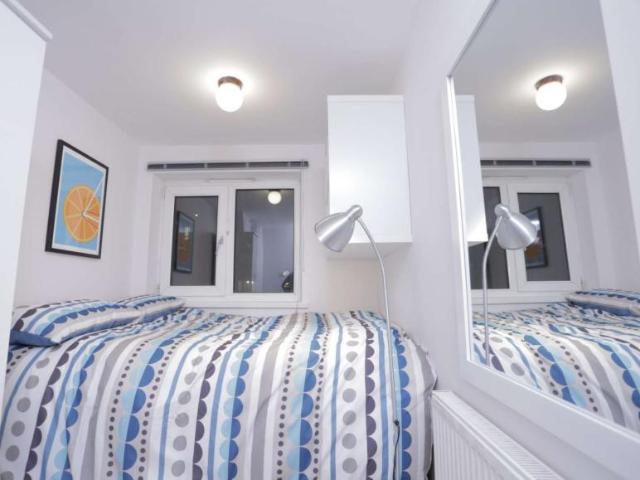 4 Bedroom Shared Living/roommate London London 101853962