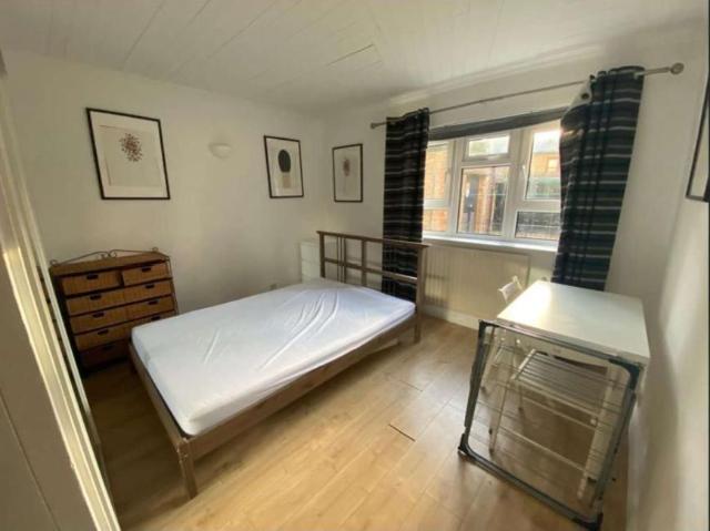 4 Bedroom Shared Living/roommate London London 102056272