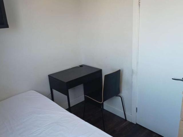 4 Bedroom Shared Living/roommate London London 102400619