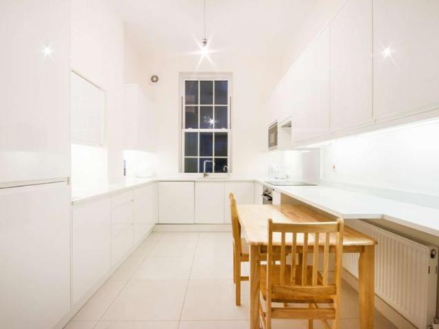 4 Bedroom Shared Living/roommate London London 102523278