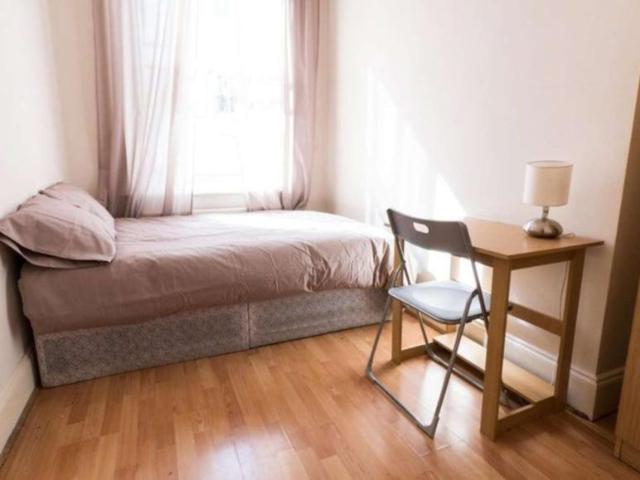 4 Bedroom Shared Living/roommate London London 102796956