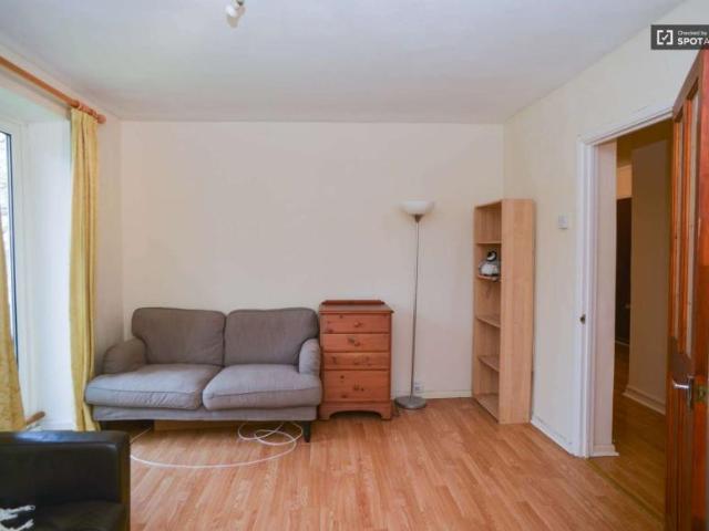 4 Bedroom Shared Living/roommate London London 102797037