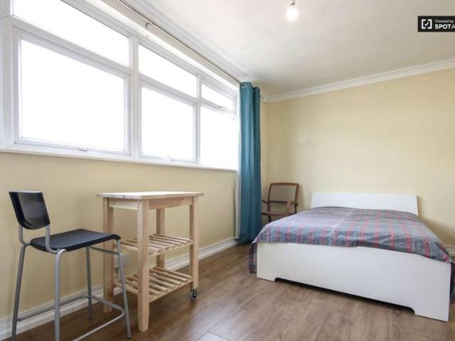 4 Bedroom Shared Living/roommate London London 102797061