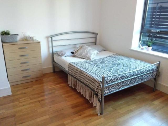 4 Bedroom Shared Living/roommate London London 103372031
