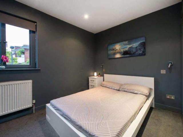 4 Bedroom Shared Living/roommate London London 103571254