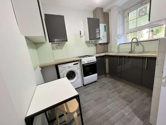 4 Bedroom Shared Living/roommate London London 103580642