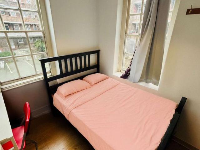 4 Bedroom Shared Living/roommate London London 103615415